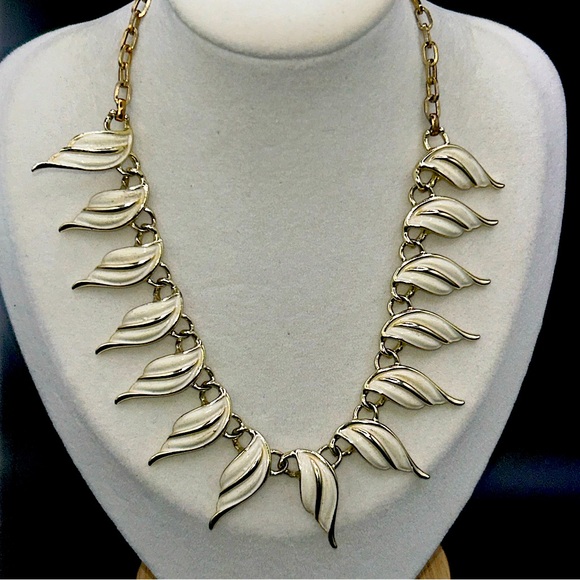 Emmons | Jewelry | Vintage Emmons Goldtone White Enamel Leaves 75 ...